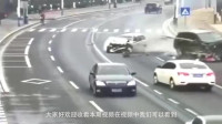 逆行引发车祸,司机行为令人瞬间无语,家人看完都怒了!