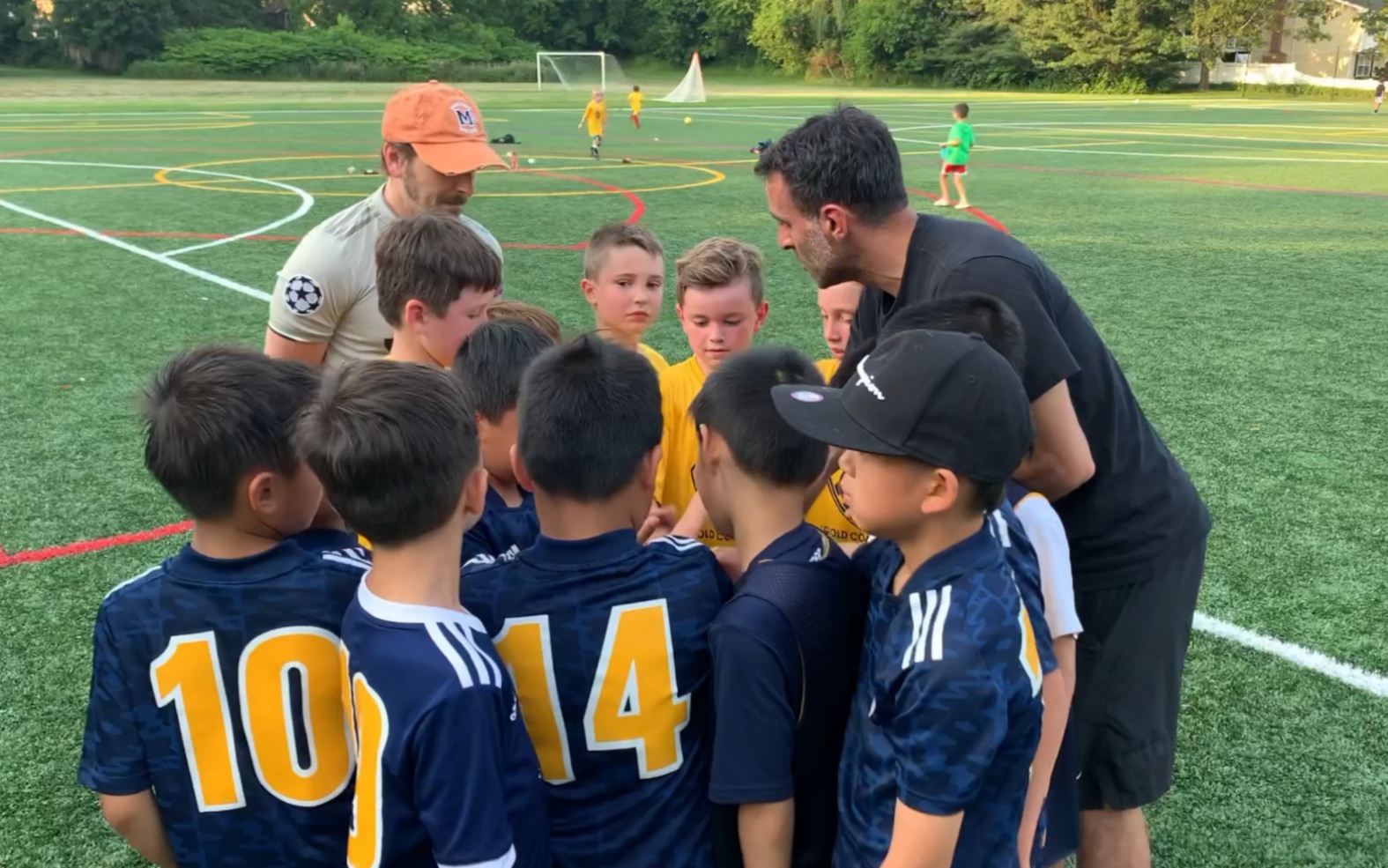 ...小学二年级足球比赛实战记录,这场踢的目前最好的一场,作为家长教练...