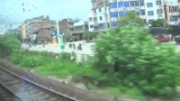 K230次列车快速通过陆川站