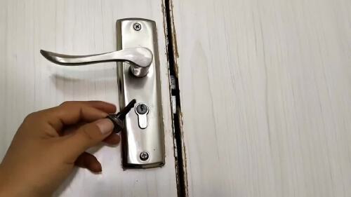 用钥匙打不开门锁怎么办?先别着急,30年开锁师傅教你用铅笔开锁