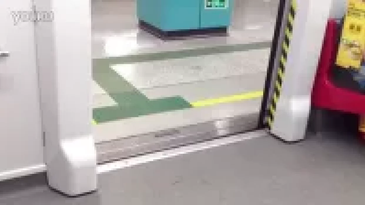 广州地铁2号线 A4型列车02x053-02x054新型塞拉门开门和关门