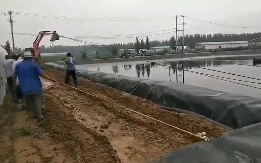 1.5mm厚HDPE土工膜,沼气池封盖施工中
