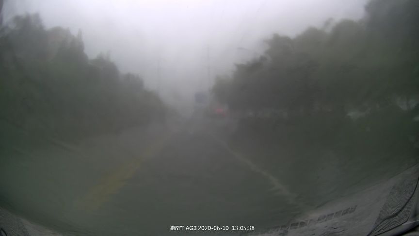 雨天行车注意安全。