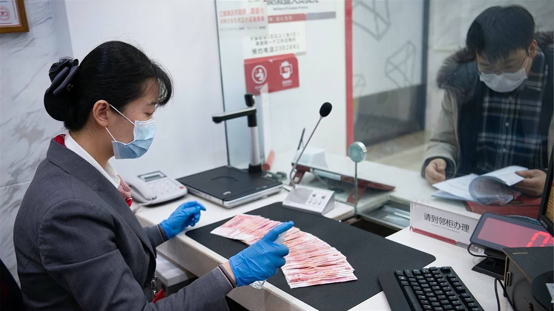 在银行有定期存款的,这个功能别忘记关,不然到钱期了也取不出来