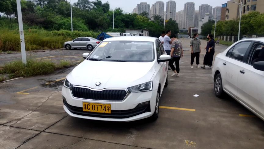 自动挡教练车今天上牌了