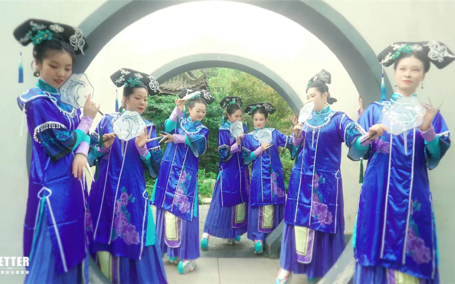 《梦回江宁》MV作品; 花盆底鞋是清朝满族妇女装饰设计风俗习惯,又...