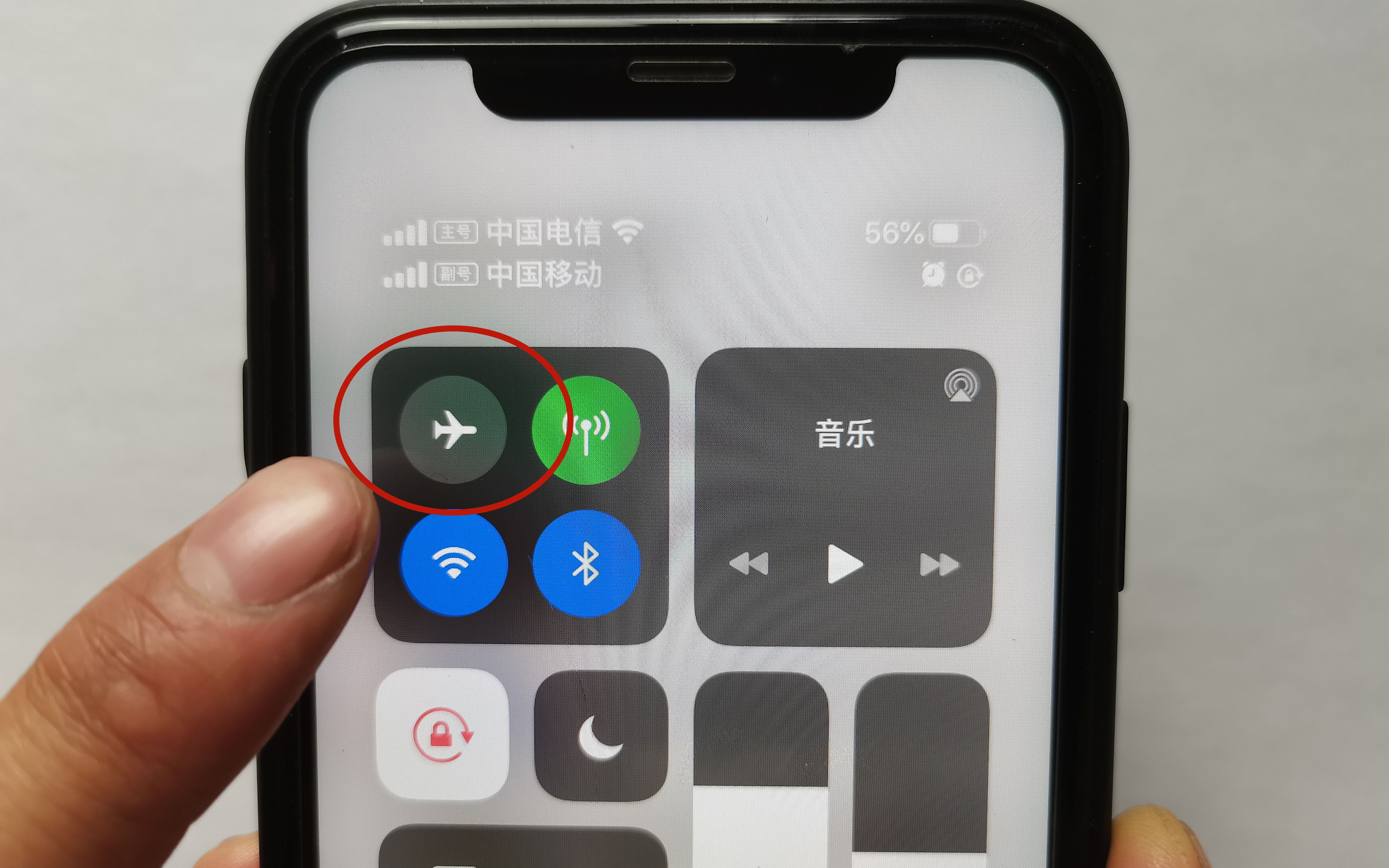 手机的飞行模式很少人用,为何依旧被保留?其实它的作用你想不到
