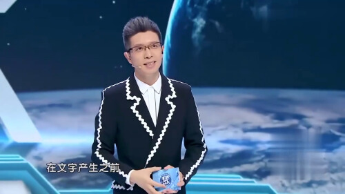 人工智能涉足服装设计,哪件衣服的图案是机器设计的呢