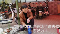 农村小伙大学附近出租电动自行车月入过万。