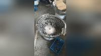圆管振动盘,管子震动盘上无心磨床自动送料,圆棒上料振动盘