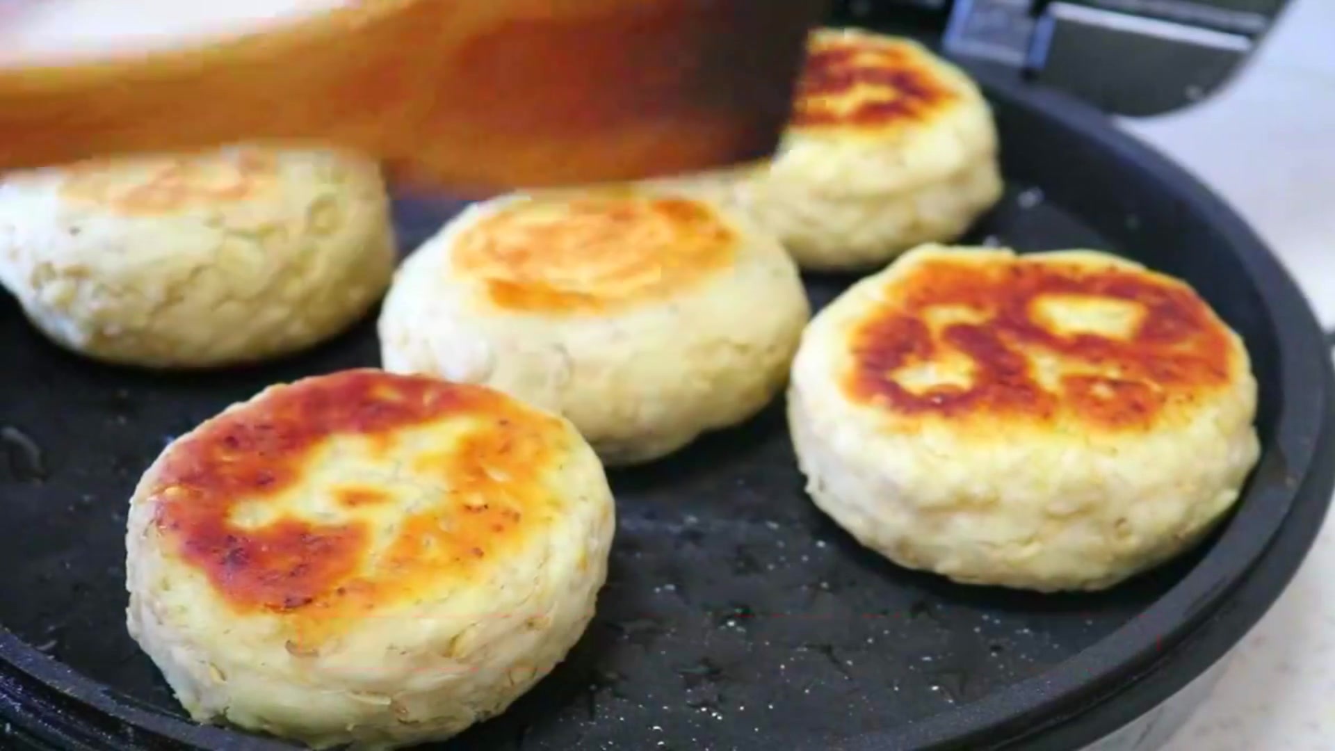 燕麦别再泡水喝,教你新做法,不蒸不炸,柔软暄香,比.