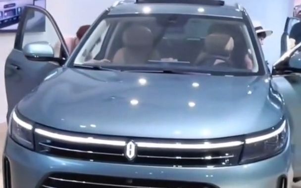 华为汽车百万享受 问界M7 新能源电动汽车