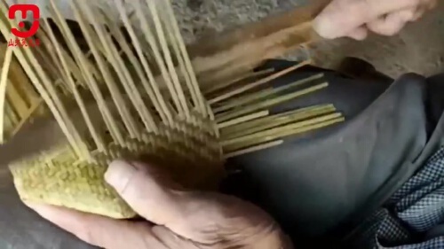 以前农村最实用的簸箕,现在只能把它编小点拿来玩了,中国非物质文化...