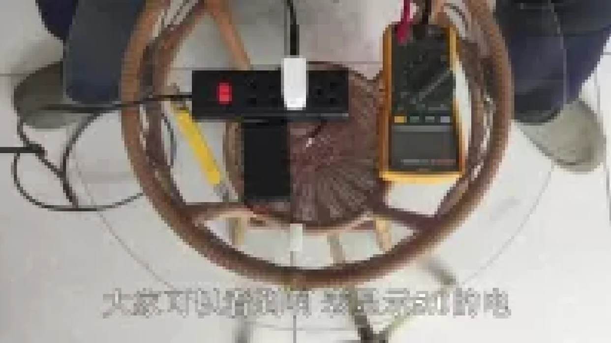 电工小高;小高今天教大家用万用表测量手机充电线的电源跟数据线