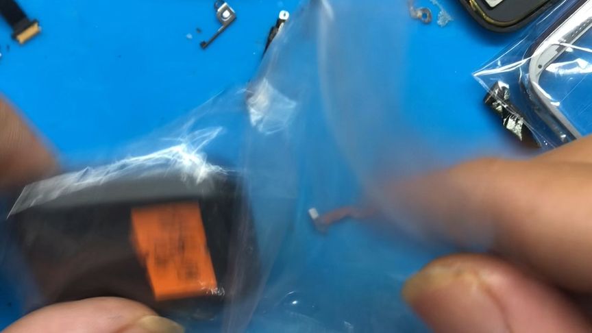 苹果手表4代,铝合金更换不锈钢壳换钢化外屏换电池全过程。