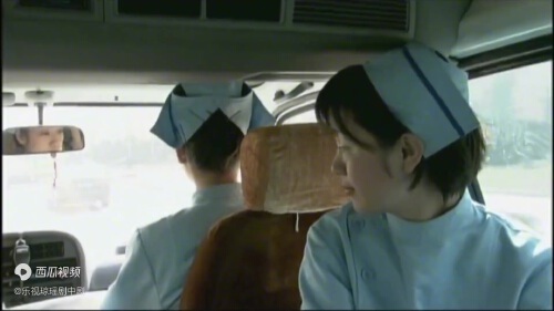 孩子眼看要死了,医生直接在车上动手术,最后一刻奇迹发生