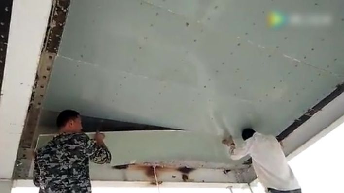 「建筑模板」1分钟,塑钢建筑模板顶模板的拆模过程