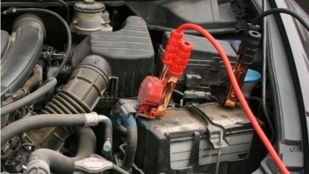 长时间不开,汽车电瓶不存电了怎么办?别着急换,其实.