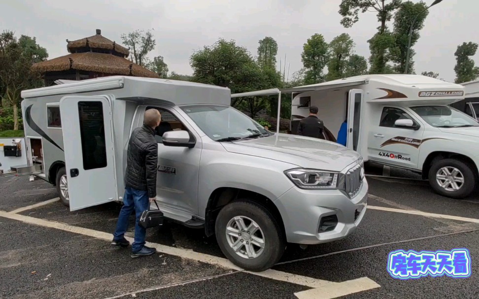 这种布局皮卡房车首次见,尾部厕所还能这样用?佩服设计师的脑洞!