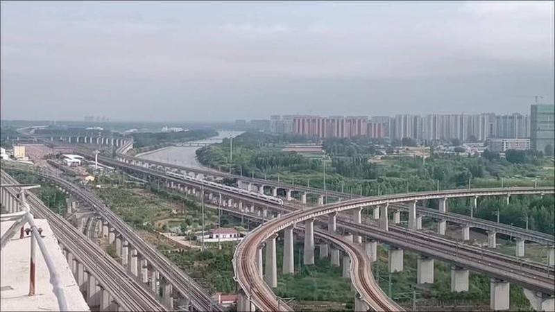 上海虹桥至北京南G140飞速驶过故黄河畔,和谐号跨越徐州东北上