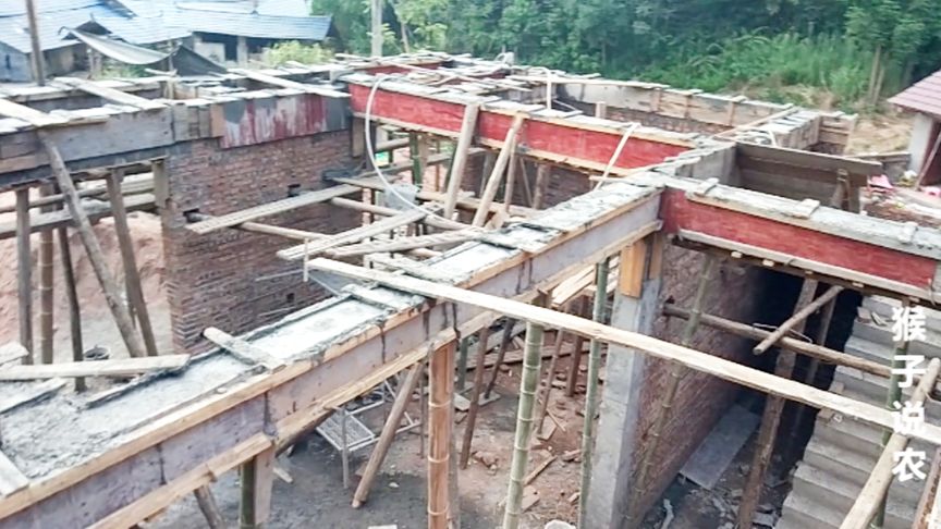 农村小伙楼房到圈梁,三天的工作量一天就收工了,速度没得说老厉害了!