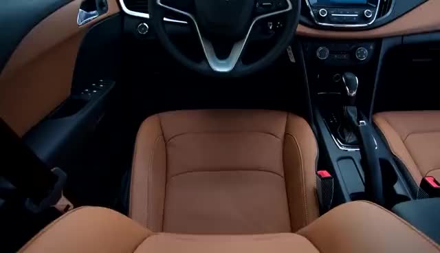 没有一键启动,倒是有倒车影像