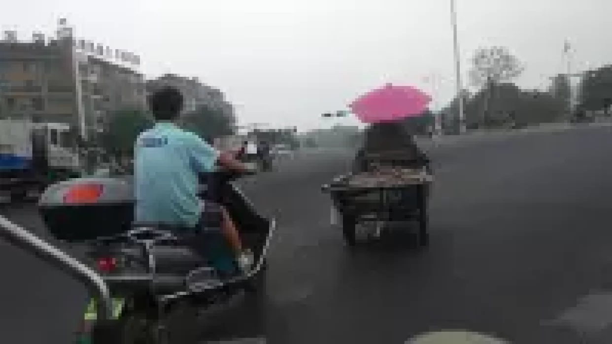 第一次骑电瓶车怎么学视频