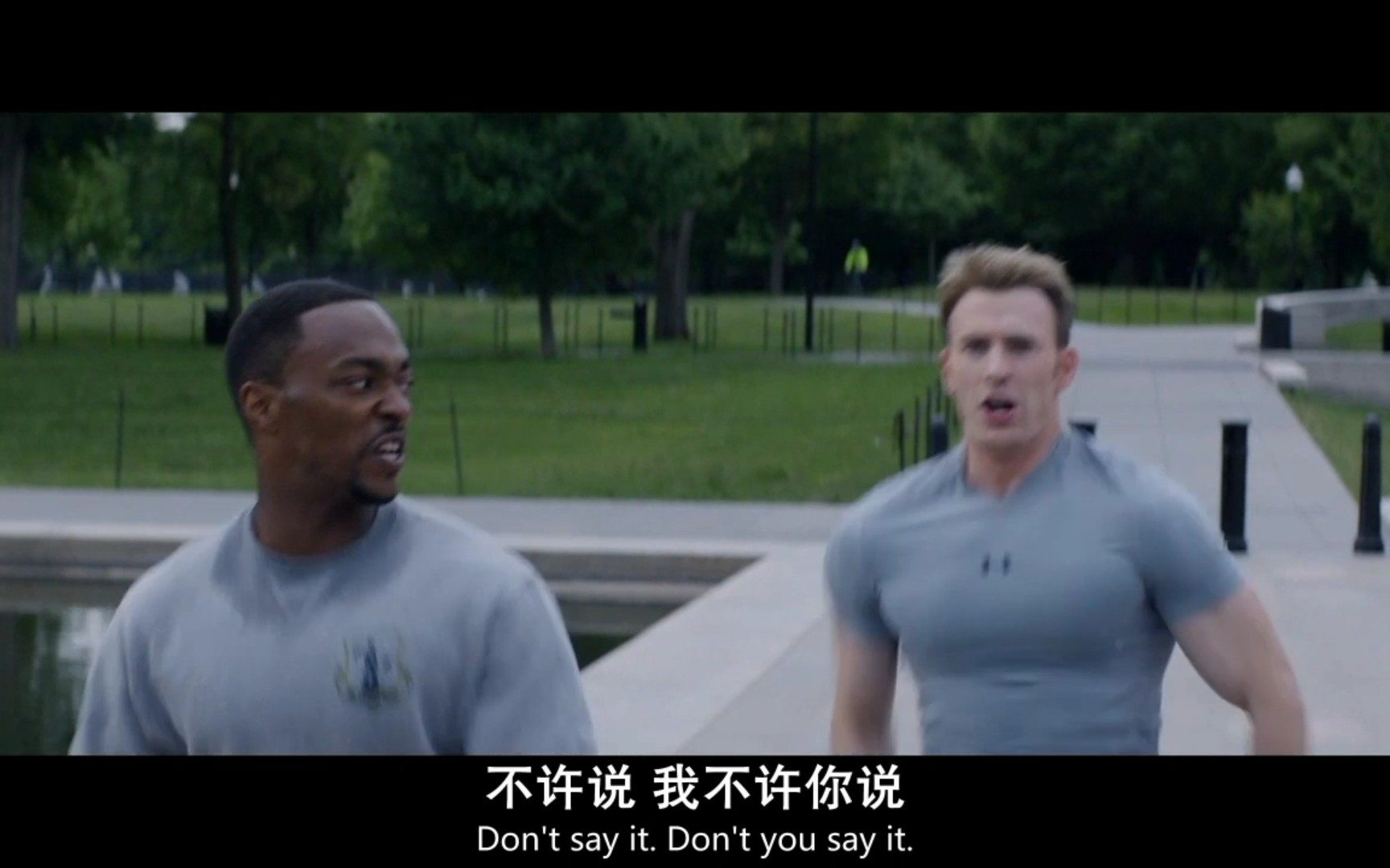 美国队长与猎鹰跑步–“On your left”