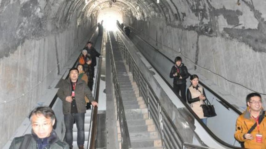 张家界又一世界第一:建设高达897米穿山电梯,每天净赚144万
