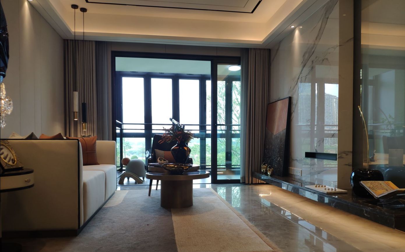 保罗骑士探房:实拍99平方三室两厅两卫,户型朝南享受宽阔阳台