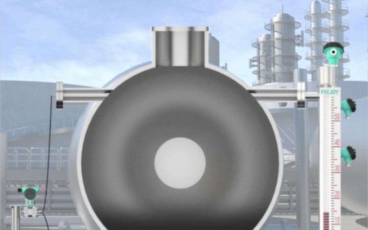 在石化行业中丙烷球形储罐-双法兰压力变送器、磁翻板液位计
