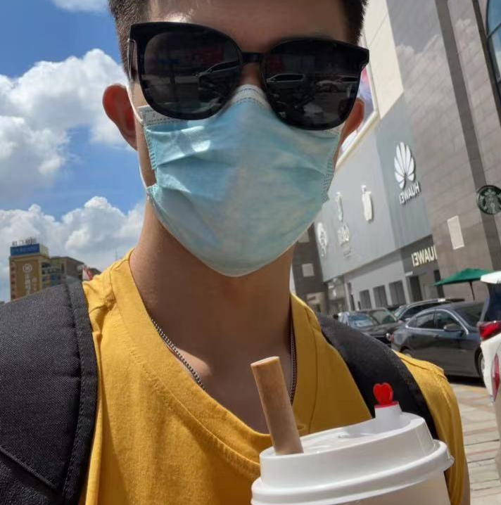 10点睡觉6点半起床 
