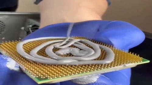 这才是CPU涂抹导热硅脂的正确方式