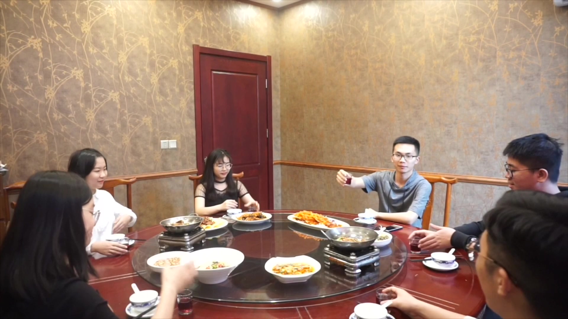 商务沟通案例:好客泥大爷的“完美”商宴