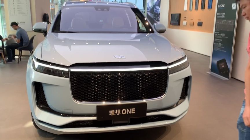 国产新能源汽车用油发电的油电混合车,三十几万你会买吗?