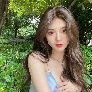 云朵不爱吃香菜 