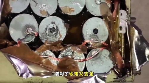 自俞式低压并联电容器安装在那里