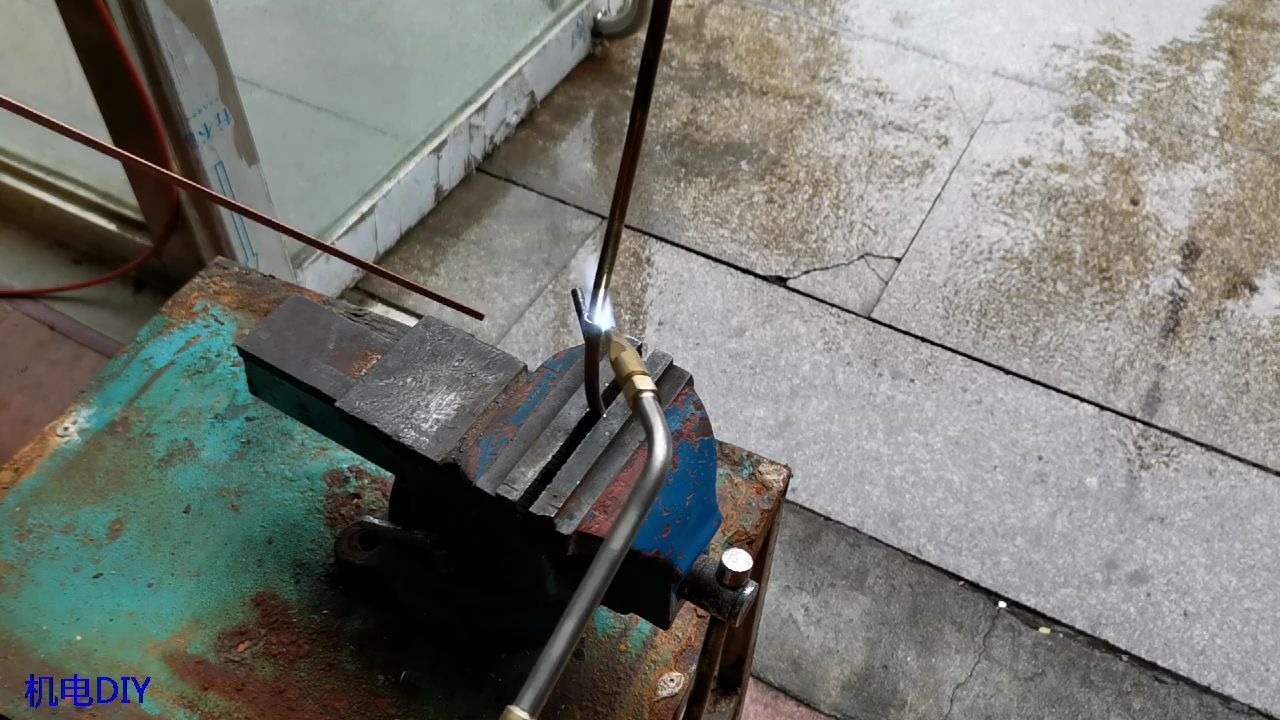 今天试了一下铜管焊接!比想的简单,原来以为很难焊呢