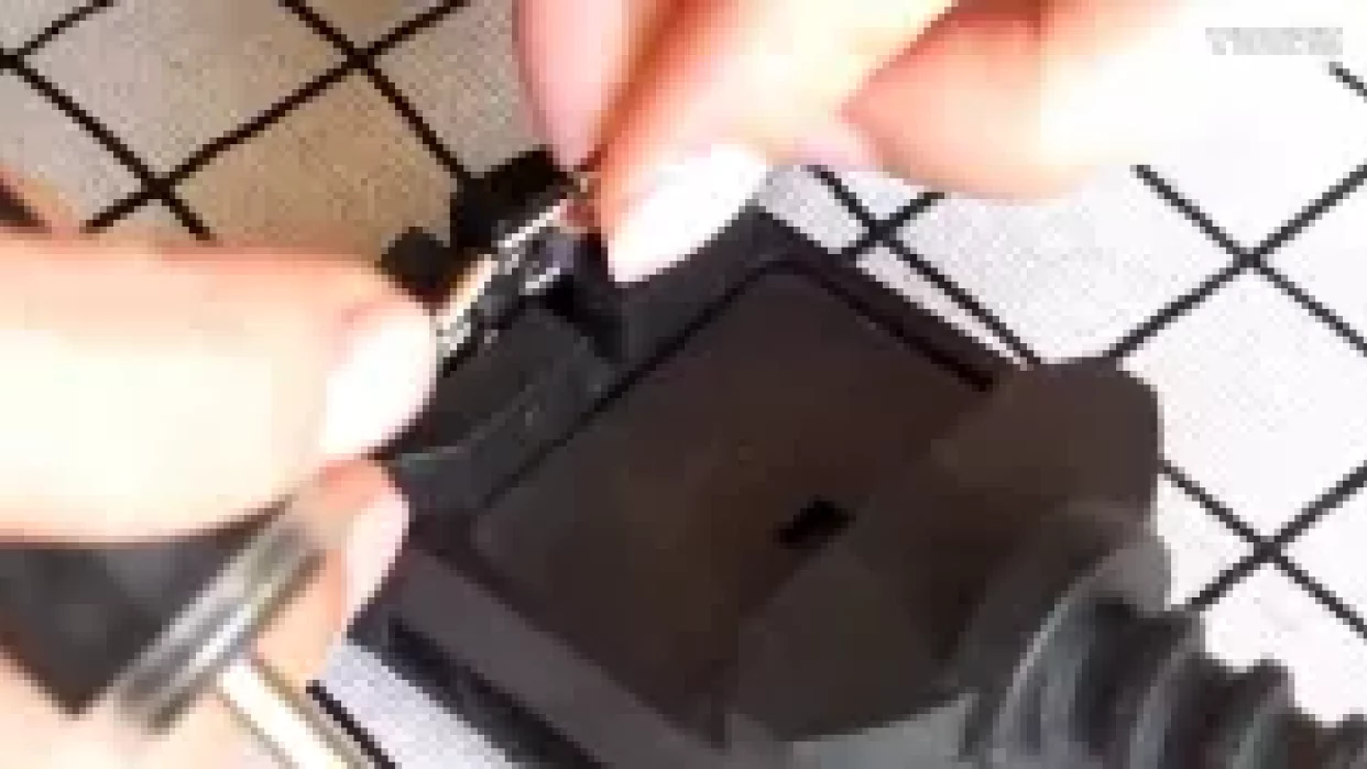 女式手链手表表带调节方法