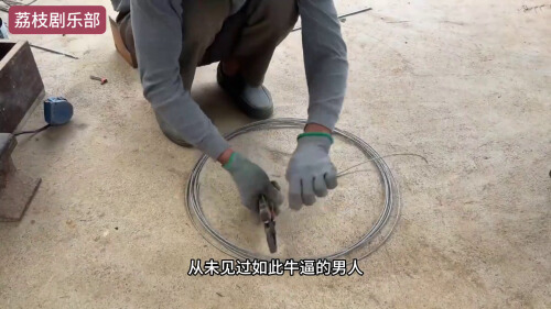 真是牛人不走马路,大叔竟然纯手工打造出微型斜拉桥模型,太牛了