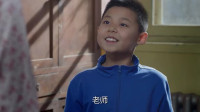 小学生上课不认真听讲,还和老师有理有据的犟嘴,全班都笑了!