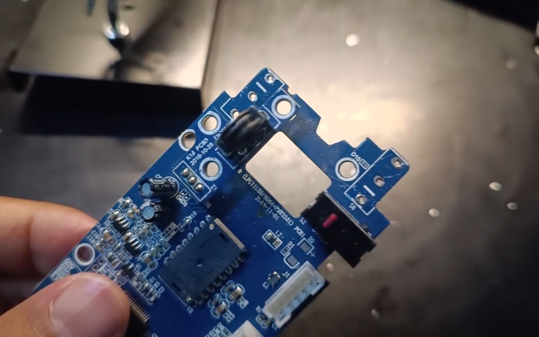 冰豹kone pure更换鼠标微动开关