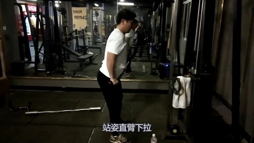 健身房锻炼背部肌群的几种器械,简单认识一下,看看如何使用