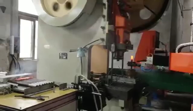 螺栓螺杆锻压机械手生产线视频展示