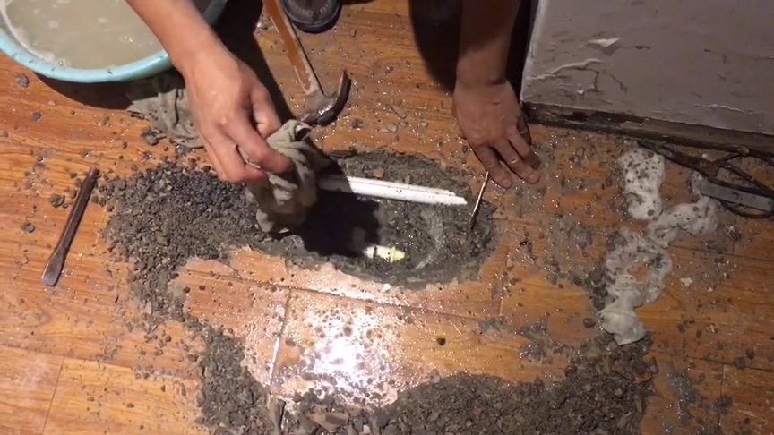 地板下水管漏水,精准定位仪器快速找出漏水点,减少业主损失