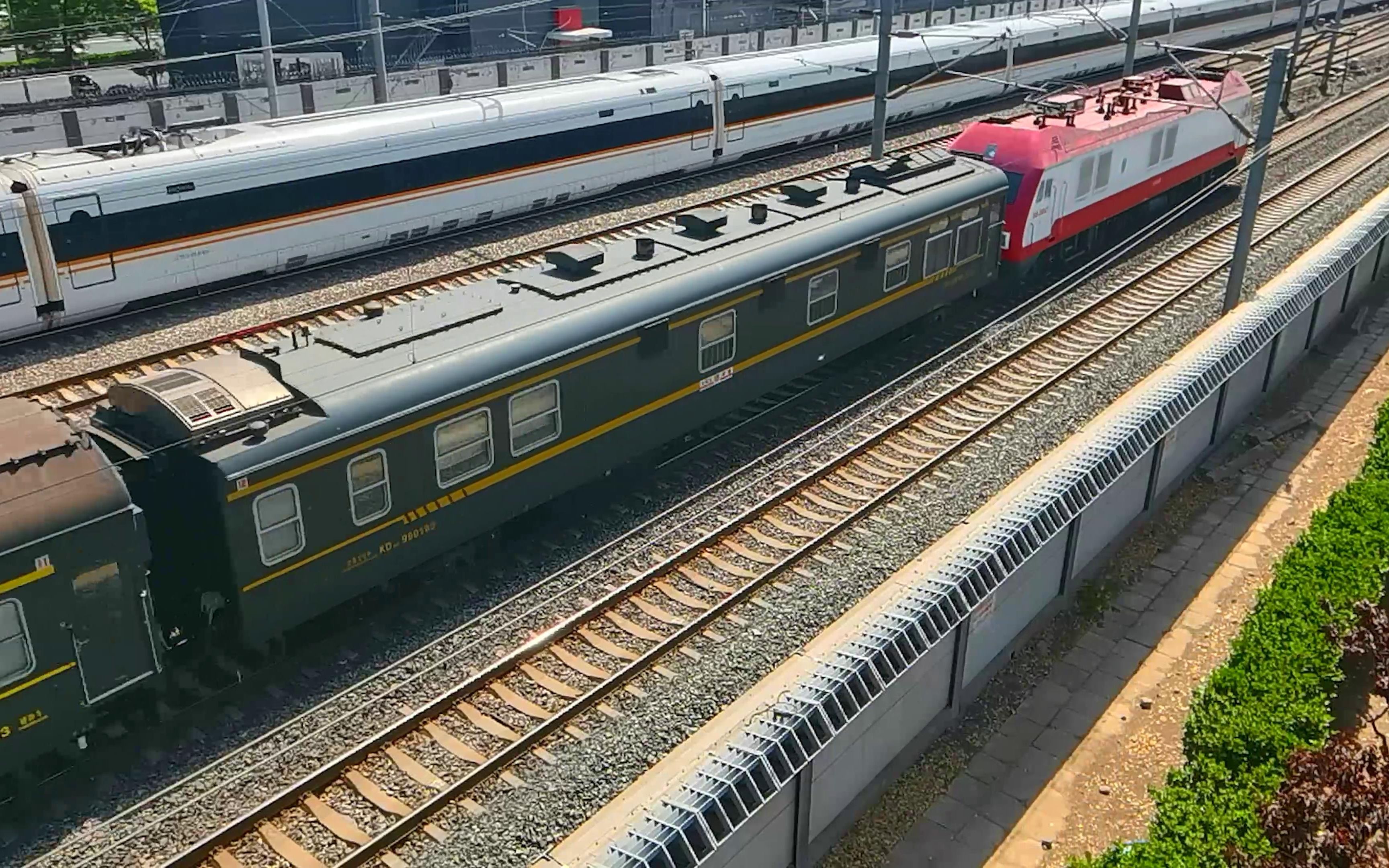 Up的铁路随拍386A--K7754/1次的KD25Z;除空调发电车外均为原色的...