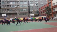 东羊市小学四年级跳绳课放松活动