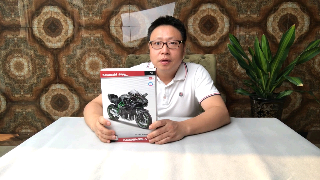 川崎H2r拼装组装摩托车模型,diy乐趣无穷!
