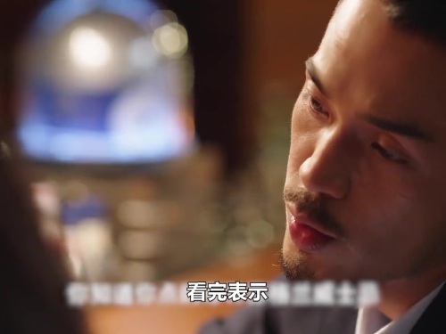 王漫妮第一次喝酒,细细打量梁振贤的手表:不折不扣的顶级富豪