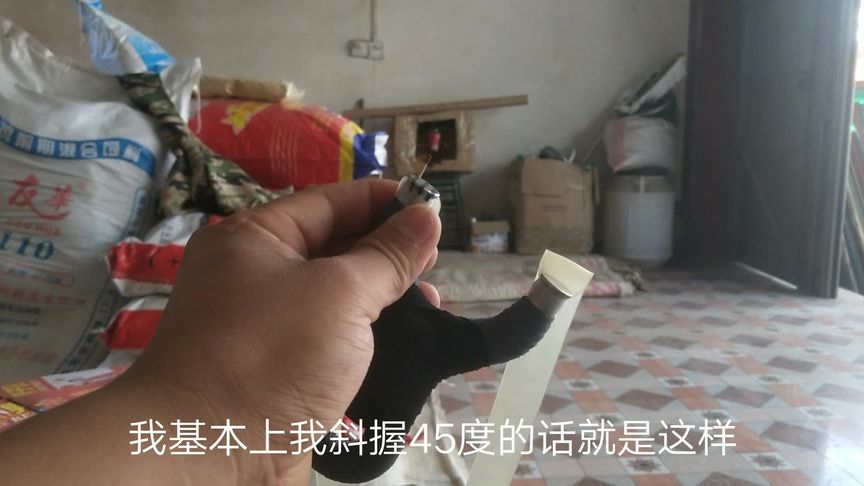客官:能说说弹弓斜握瞄估打的瞄点在哪里吗?小二:好嘞,您稍等